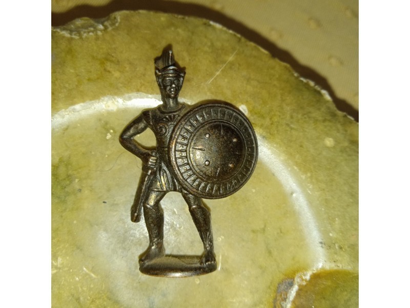 Kinder figurica
