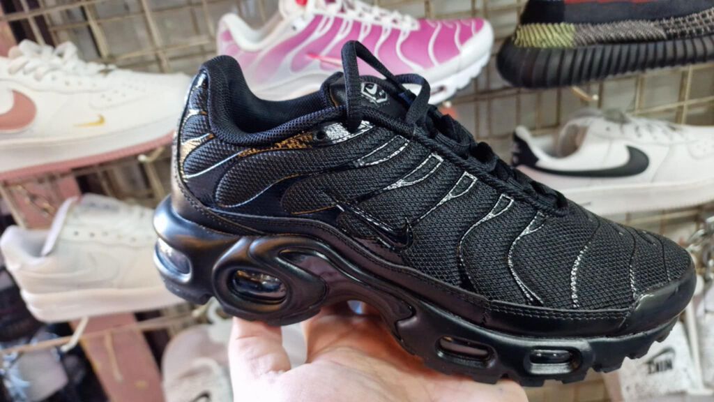 Nike air max tn patike triple black crne A klasa NOVO Novo Brojevi