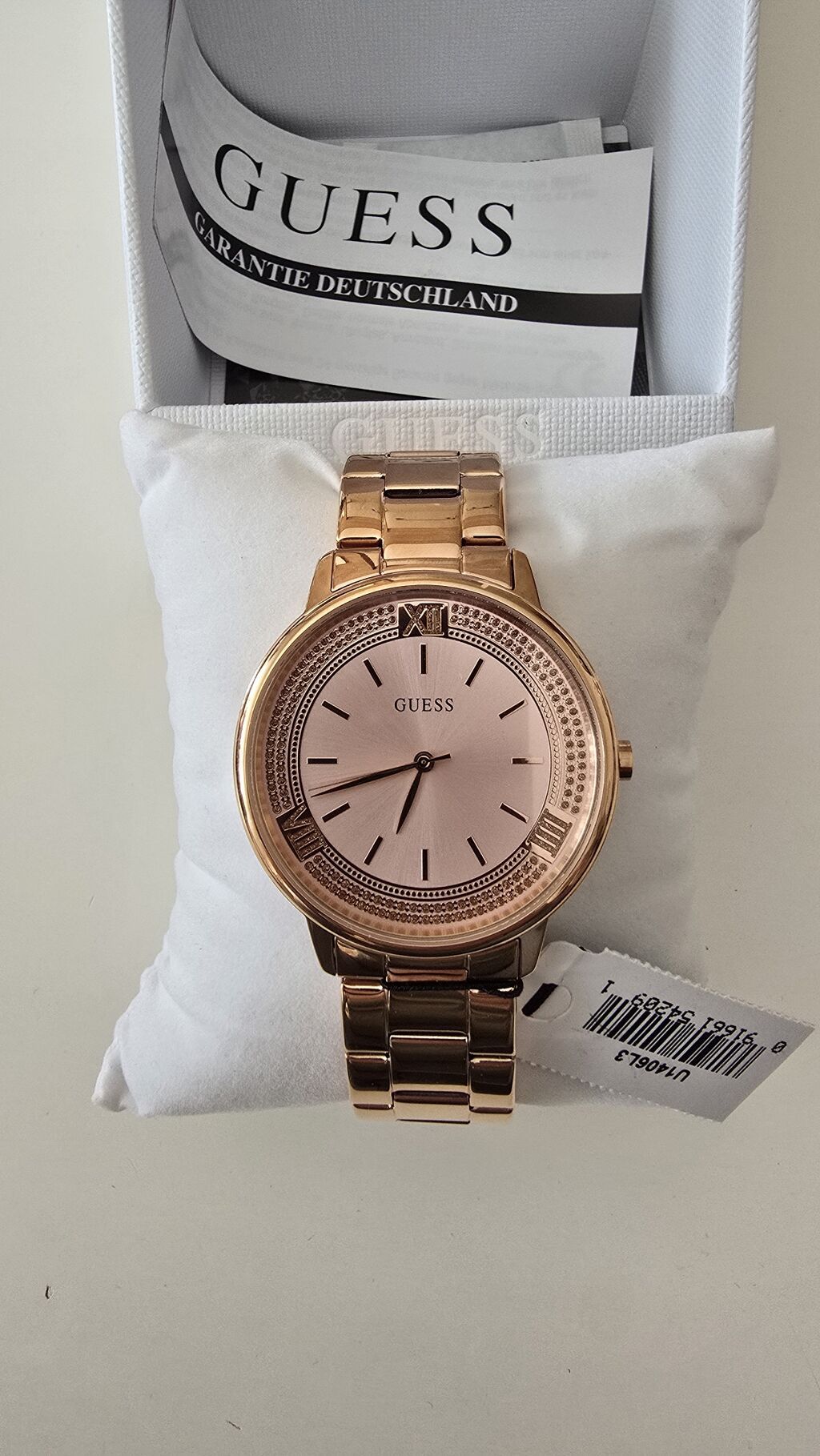 GUESS ženski ručni sat – rose gold - Kućište i narukvica od