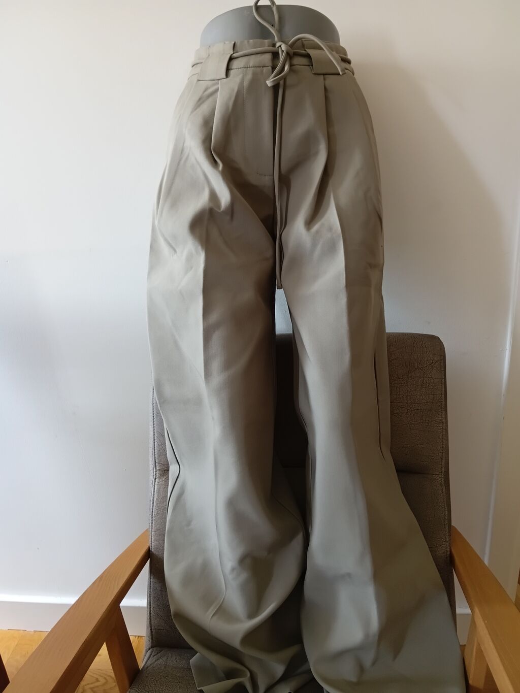 Široke pantalone sa visokim strukom – bež/khaki - Model: široke