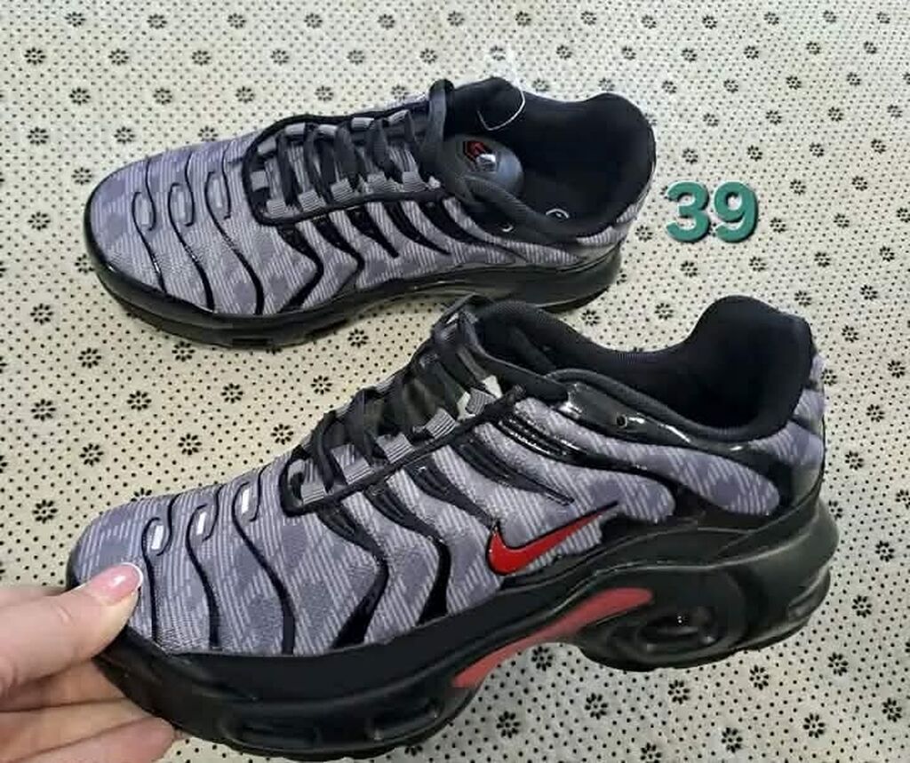 Patike Nike Air Max Plus (TN), veličina 39,poslednji broj NA AKCIJI