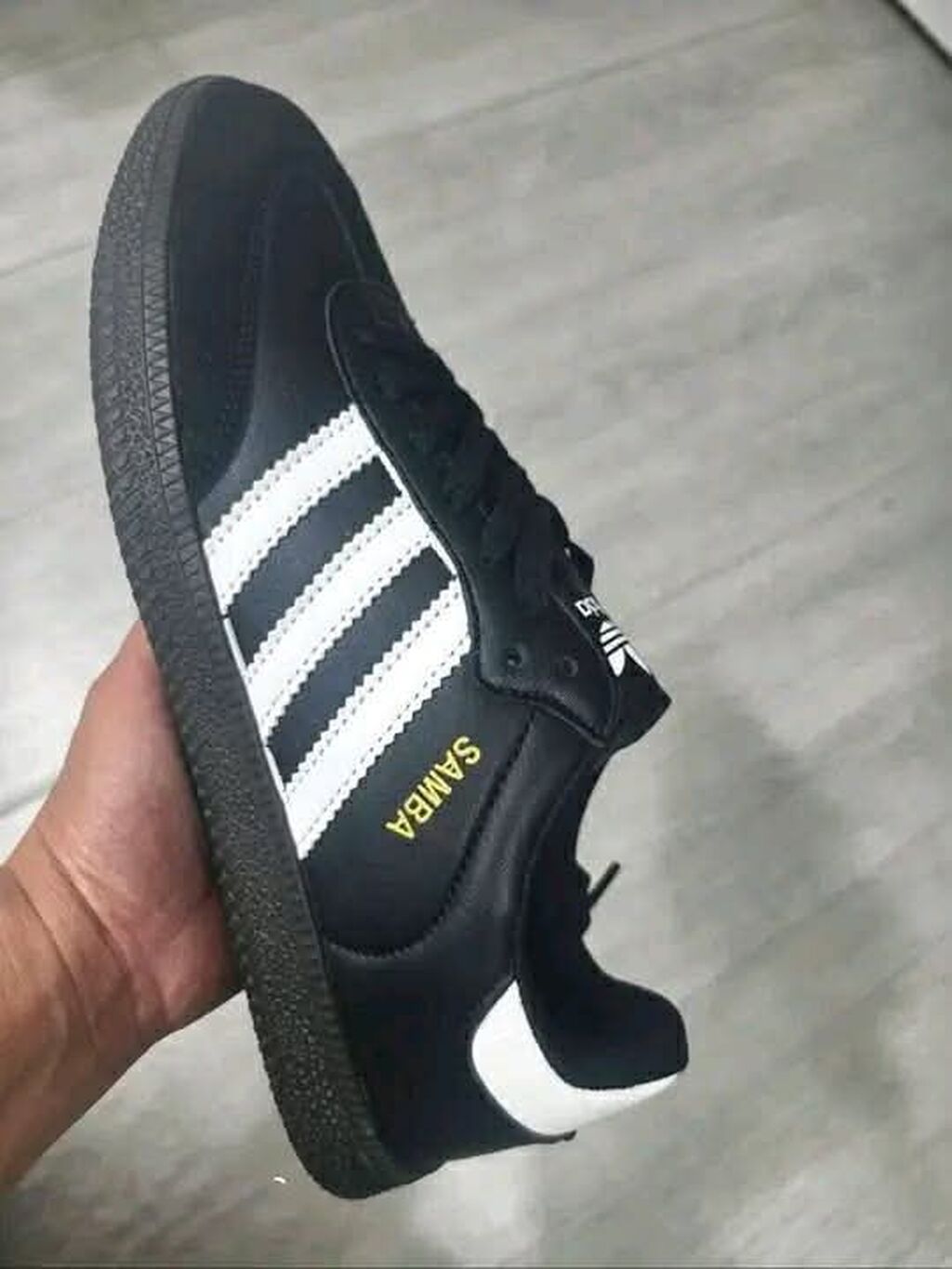 Adidas Samba patike – klasičan model - Model: Samba - Dizajn: tri