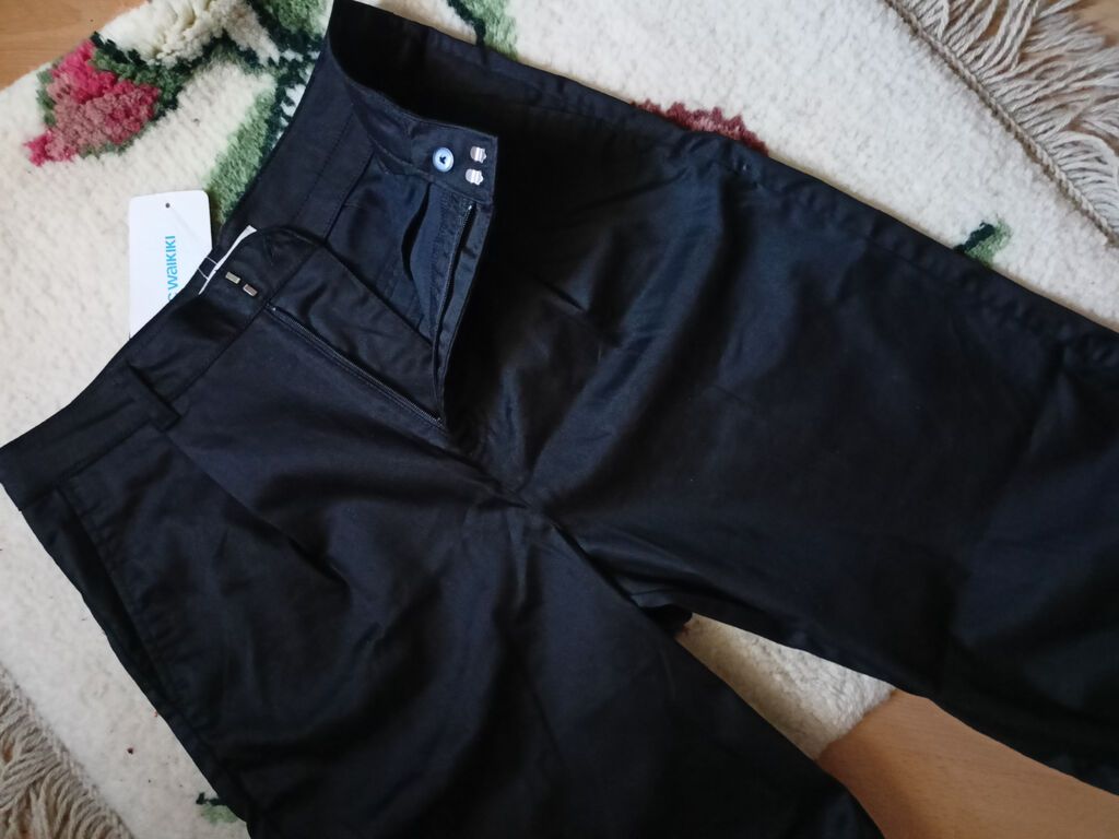 Nove pantalone visok struk, sa etiketom. Veličina 36. Materijal -