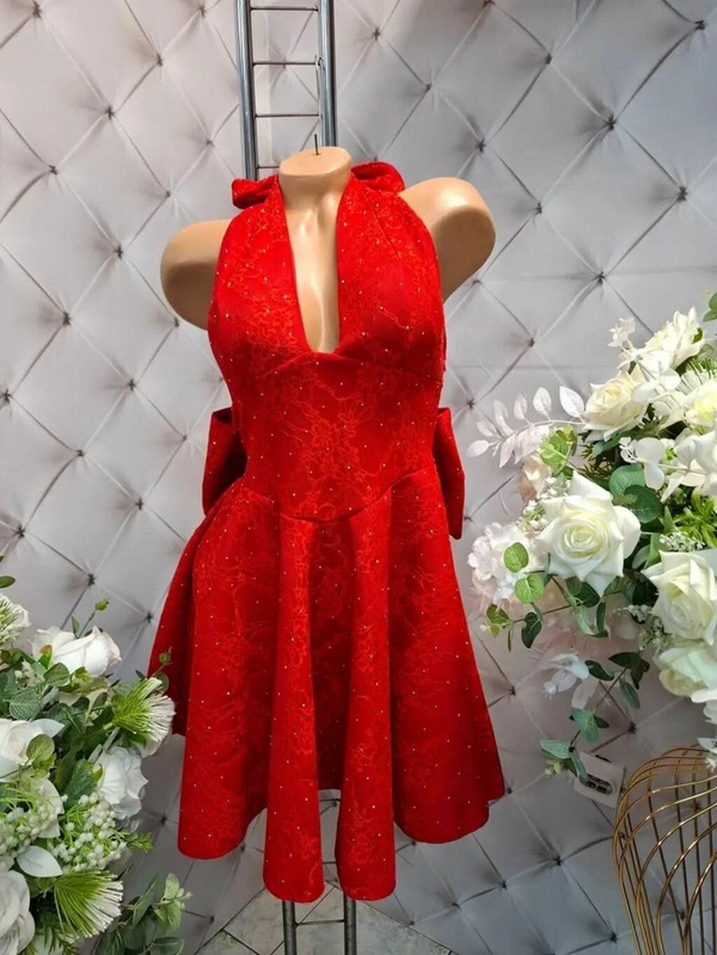 Prelepa elegantna haljina sa mašnom na leđima   Idealna za svečane