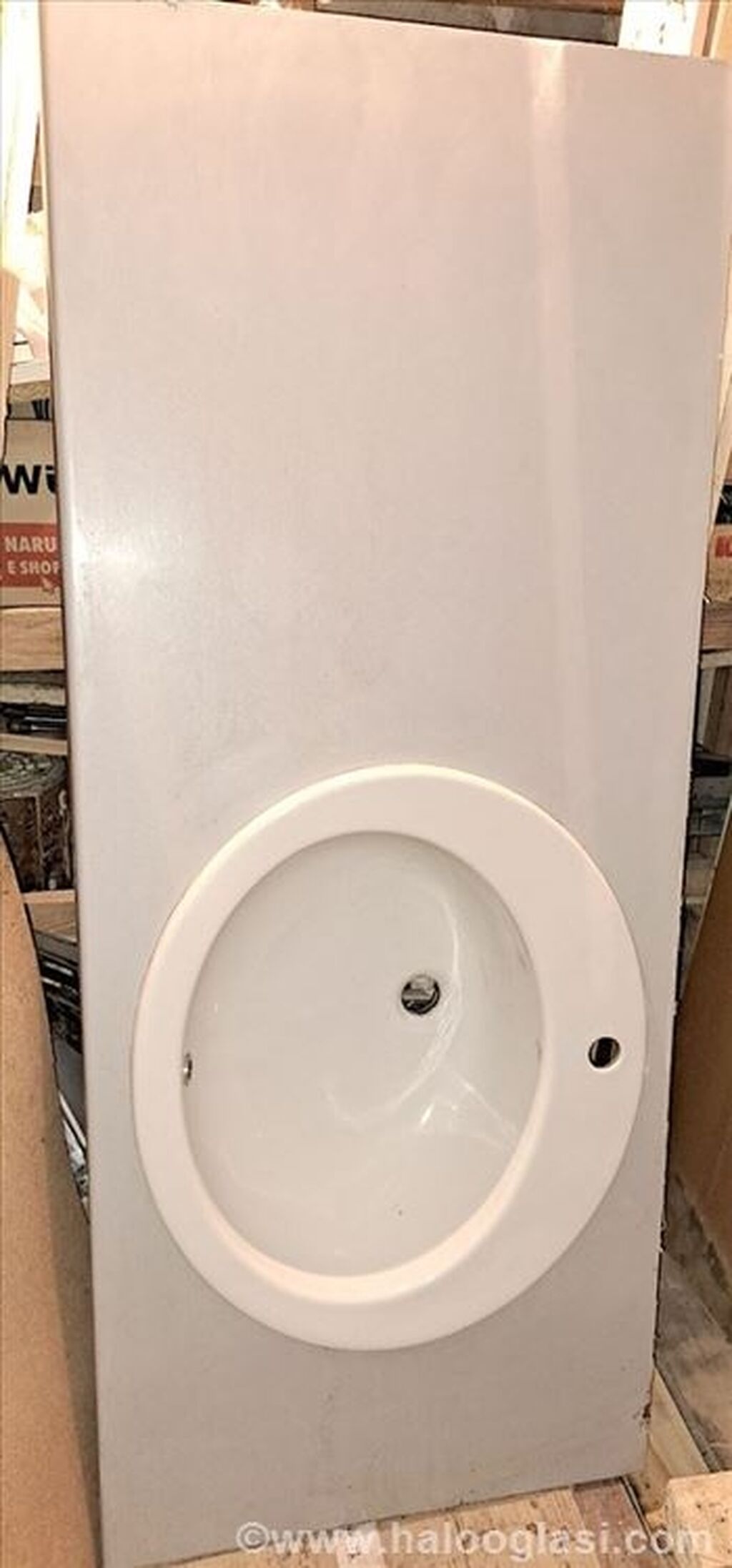 Prodajem ugradni, ovalni umivaonik 62 cm x 52 cm sa kupatilskom pločom
