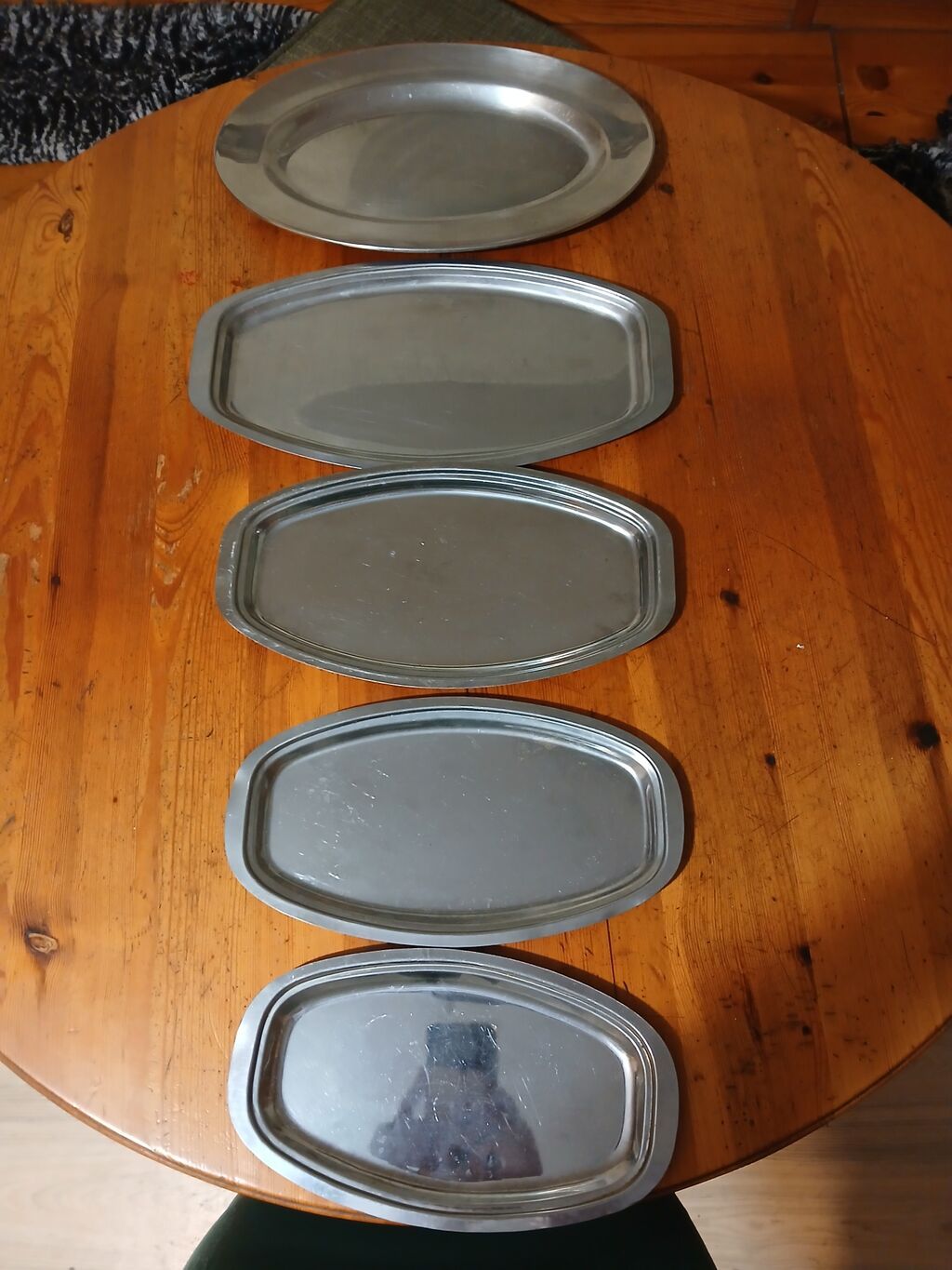 Set metalnih poslužavnika – 5 komada - Materijal: nerđajući