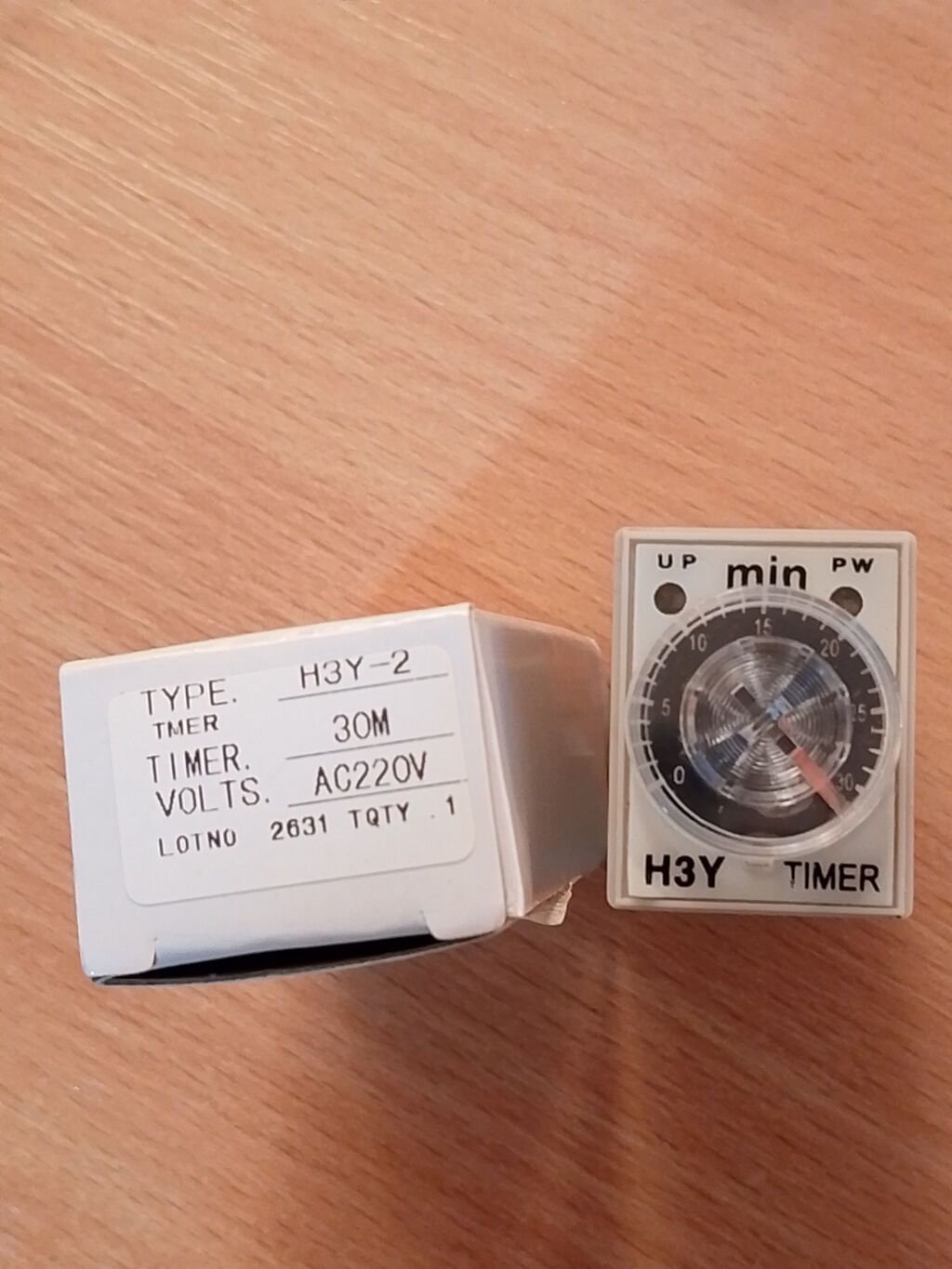 H3Y-2 vremenski relej (timer) OMRON - Tip: H3Y-2, mehaničko