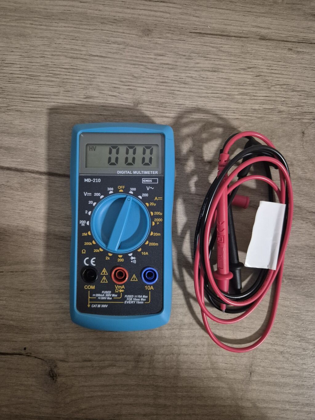 Digitalni multimetar EMOS MD-210 - Višenamenski ručni instrument za
