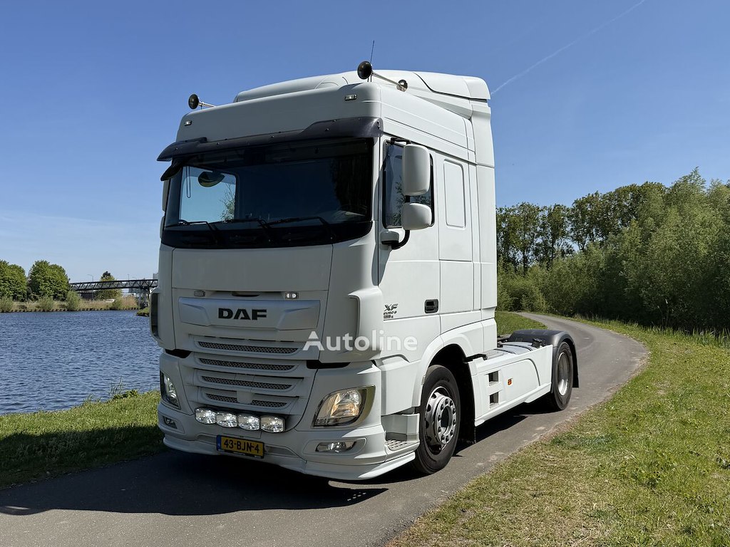 DAF XF 106 460 SpaceCab tegljač