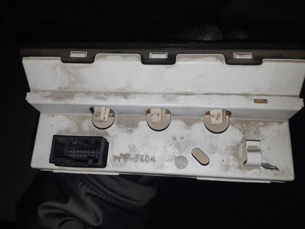 DISPLEJ ZA PEUGEOT 206 | Imam sve delove za peugeot 206 benzince