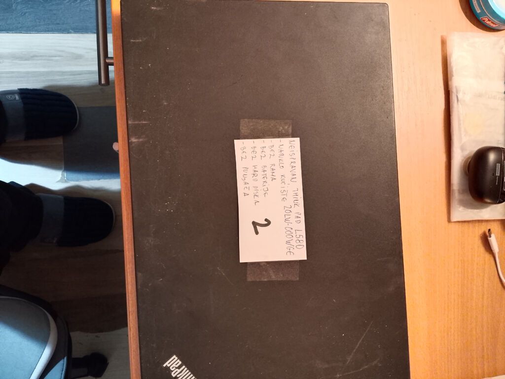 Neispravan laptop za delove. Karakteristike i neispravnosti su na