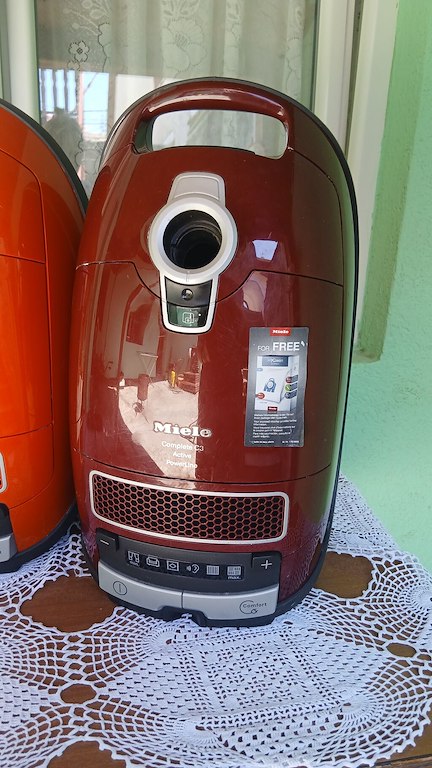 Miele usisivač sa kesom – model Complete C3 Active PowerLine - Snažan