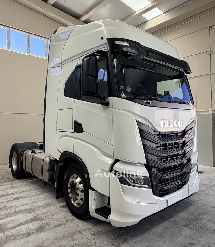 IVECO S-Way 490 tegljač