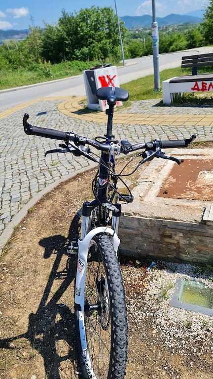 Planinski bicikl Univega X-Cross - Okvir: aluminijum, geometrija za