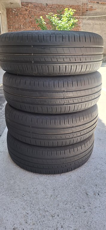 Prodajem 4kom polovne letnje auto gume dimenzije 185 60 R15 Aplus u