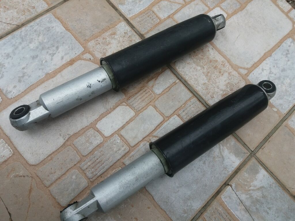 Zadnji amortizeri za automatik a 3. Ide u paru