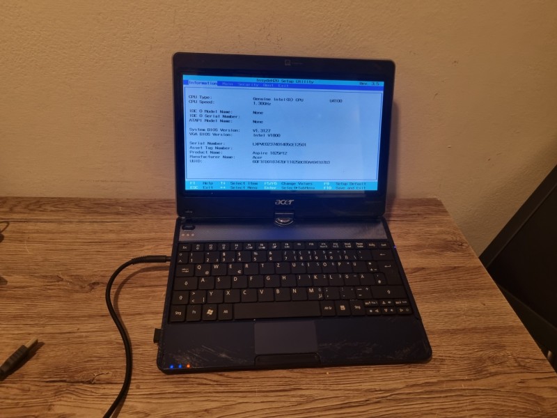 ACER 12 inca sa roirajucim ekranom