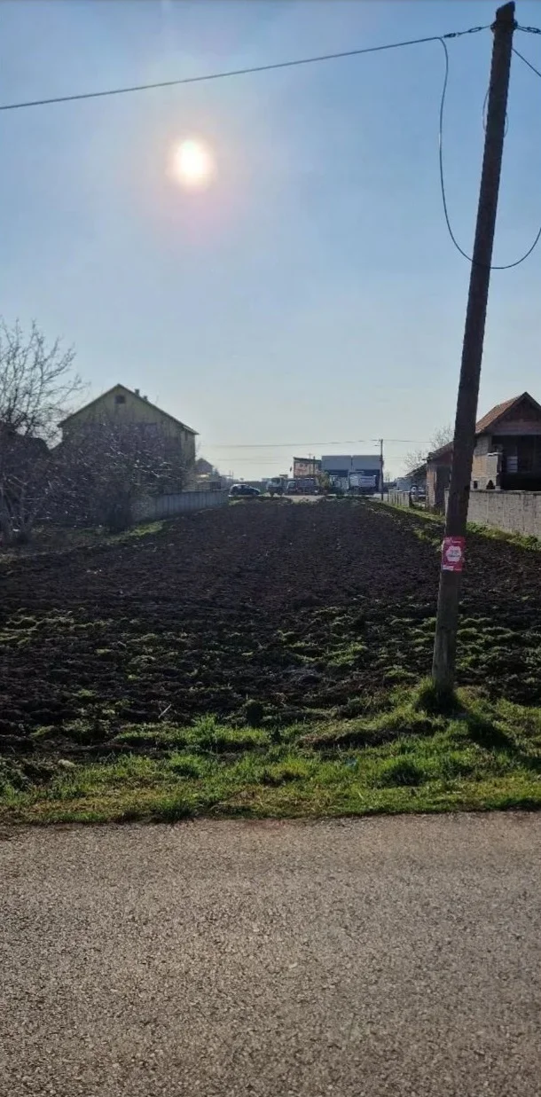 Prodajem plac u Novim Banovcima