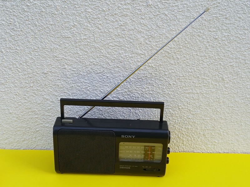 Radio - Sony ICF-780L ( 3 band receiver )