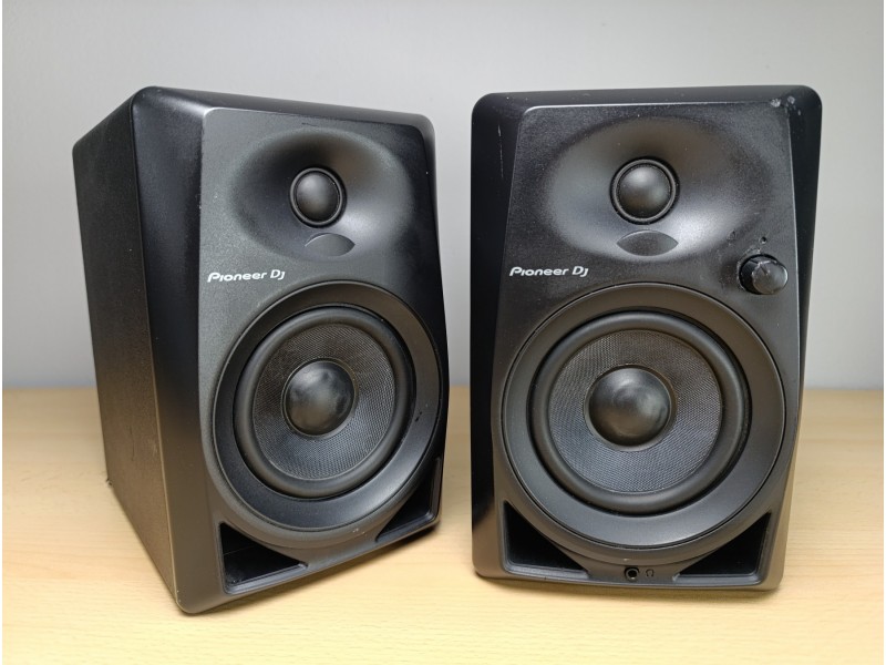 Pioneer DJ DM-40 - Aktivni Studijski Monitor