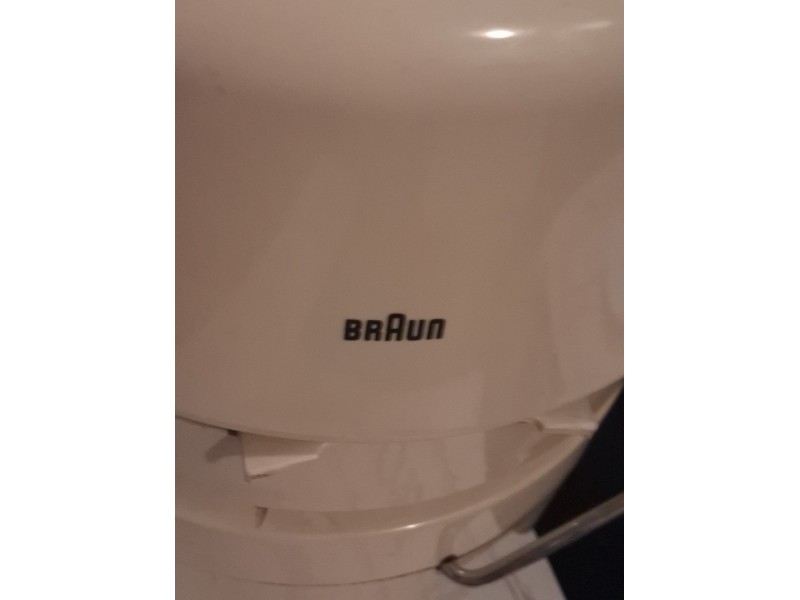 Braun sokovnik sa cediljkom