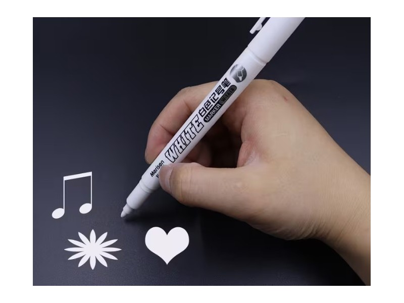 Beli akrilni marker – precizan i trajan trag