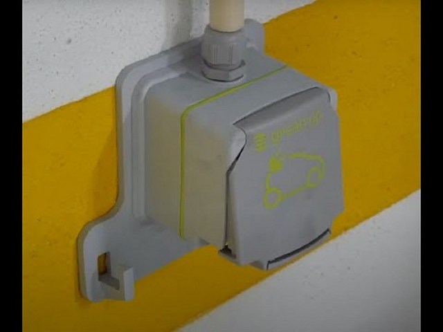 Legrand Green`up utičnica za punjenje električnih vozil