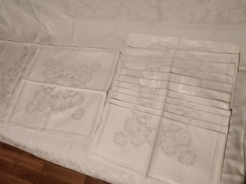 Sniženo -Stolnjak pamuk saten 315x162 i 12 salvet