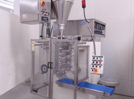 UNIVERSAL PACK MOD. NVP1 C - Korišćena vertikalna mašina za pakovanje prahova