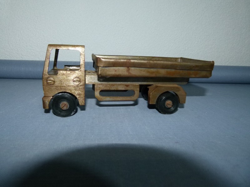 Metalni kamion