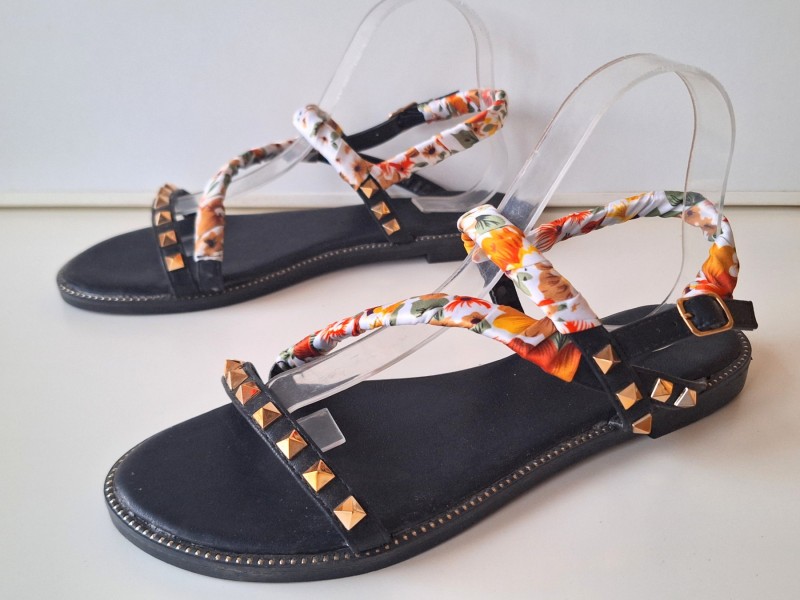 *PESARO* SANDALE br.41...NOVE!
