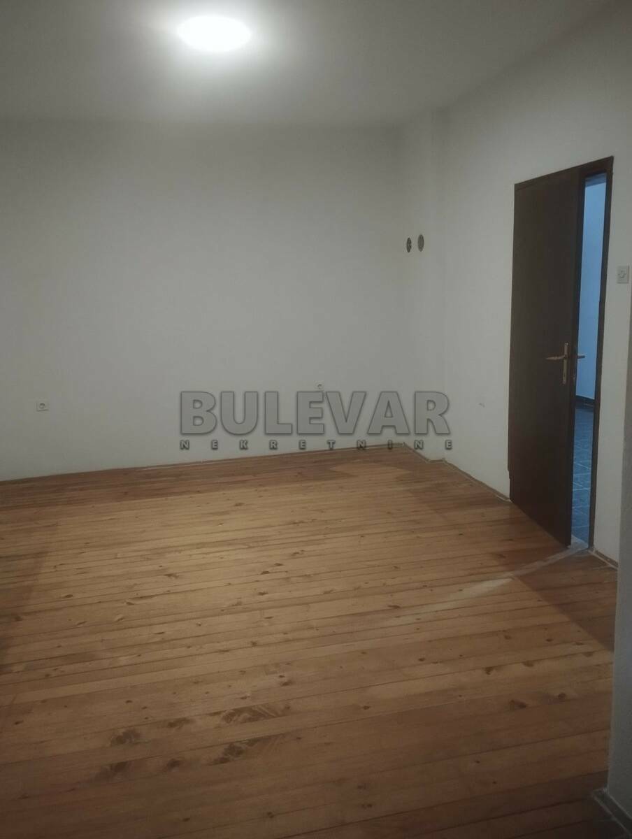 Jednoiposoban stan, Niš - Ledena stena | Izdavanje · 50m² · 250€