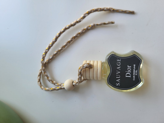 Dior sauvage parfem za auto
