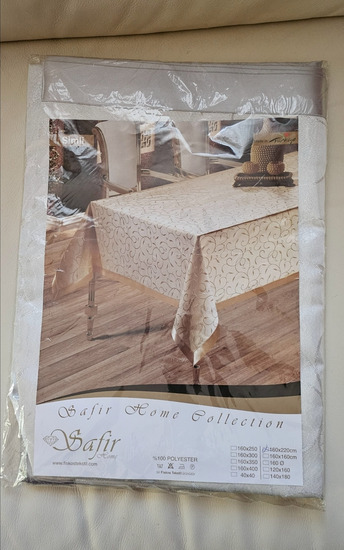 Safir Home Collection nov stolnjak, zapakovan