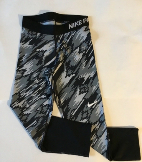 Nike pro helanke sa etiketom