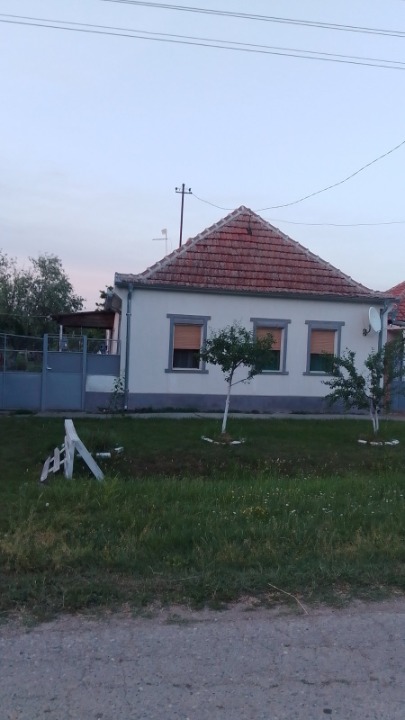 Prodajem kucu u Banatskoj Dubici