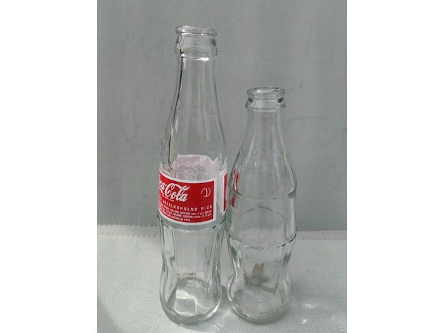 Dve staklene flašice od Koka Kole (250 ml)