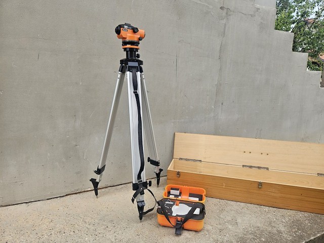 Opticki nivelir Metland AL-32 geodetski nivelator