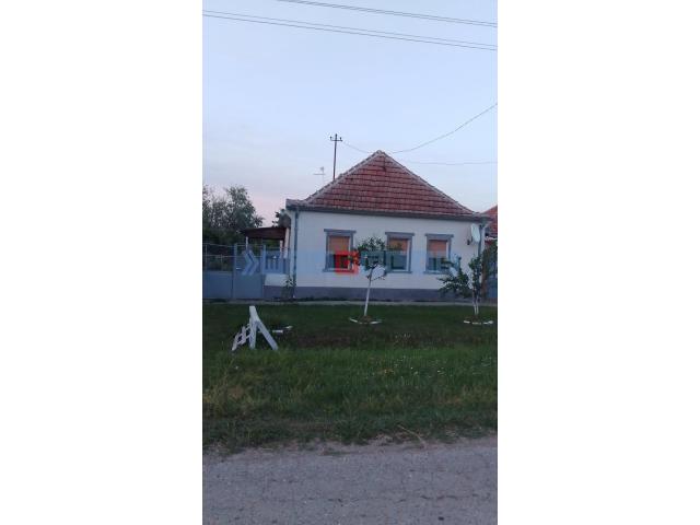 Prodajem kucu u Banatskoj Dubici