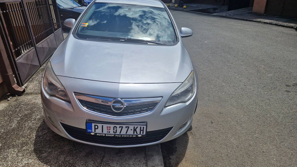Opel astra j