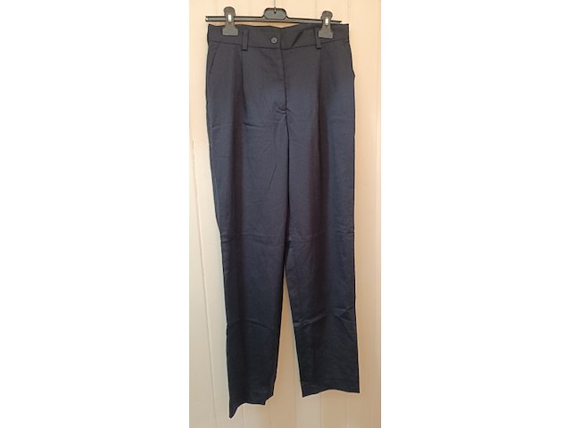 Poslovno elegantne teget pantalone vel.38
