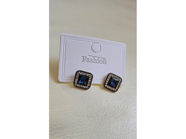 Sapphire blue stud nove minđuše