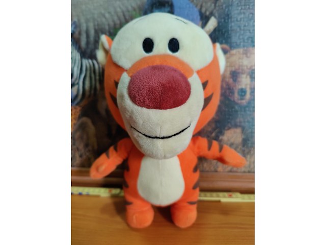 Disney Tigger Plush Big Head zvučna lutka Vini Pu