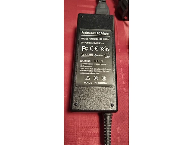 Adapter za laptop 19V - 4.74A, 90W + Laptop