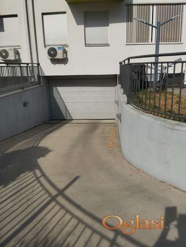 Izdajem atraktivno garažno mesto 12 m.kv.