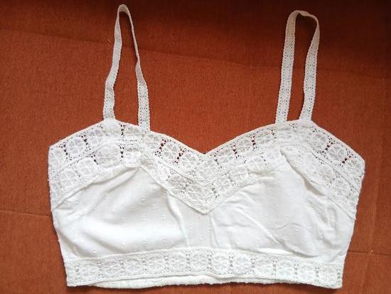 Stradivarius beli crop top