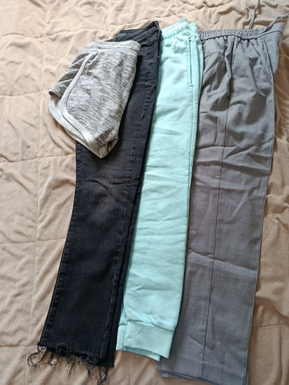 Lot pantalona S vel.