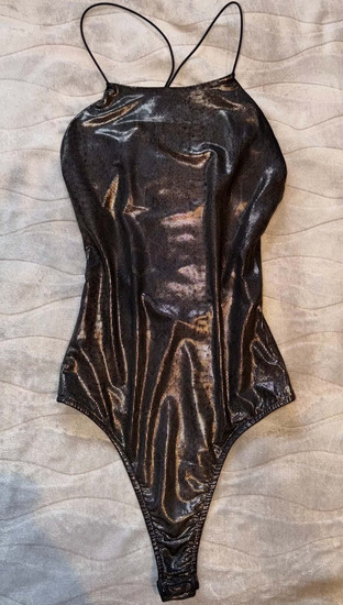   ***Svetlucavi BERSHKA body gola ledja***