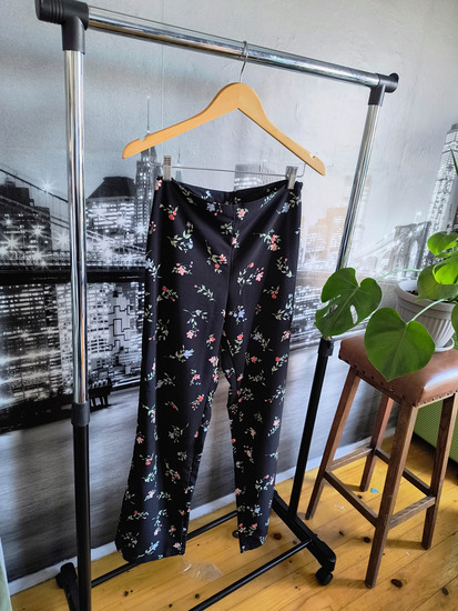 H&M cvetne pantalone