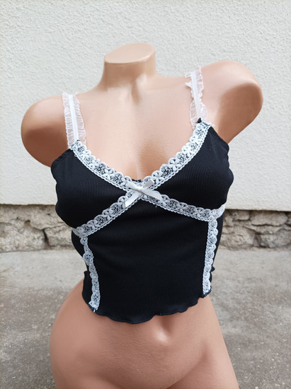 Crno Bela Gothic Crop Top Majica S/M